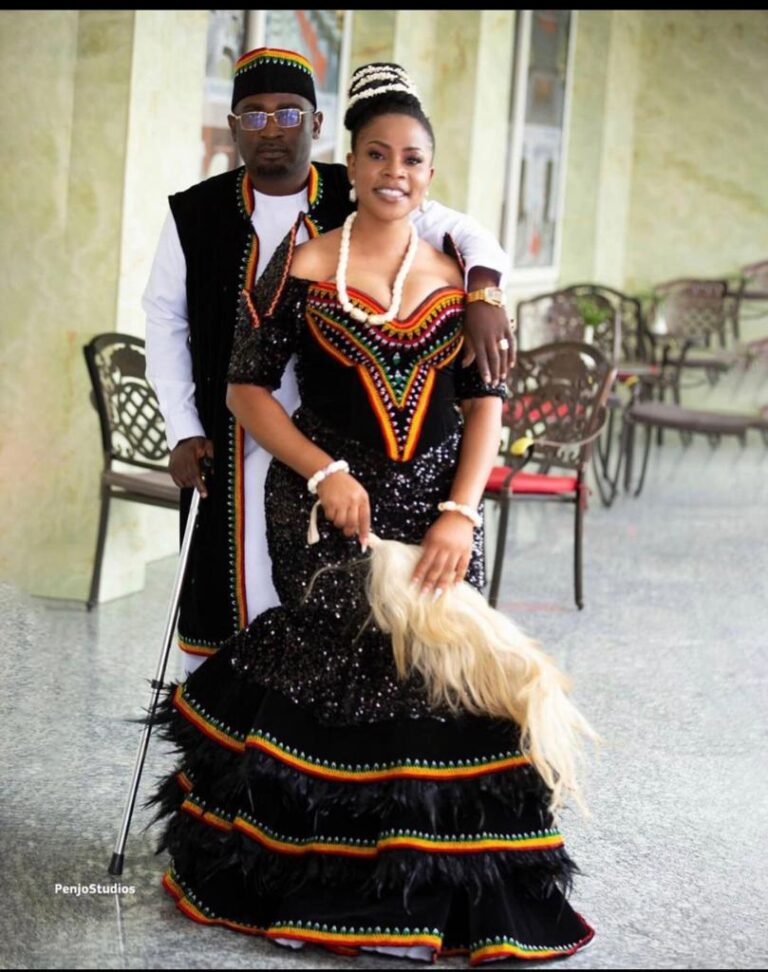 Toghu Skirt and Blouse | Women Clothing | Cameroon women attire ...